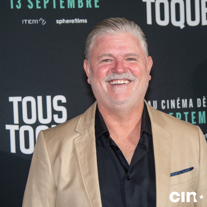 PHOTOS : L'équipe du film Tous Toqués! défile sur le tapis rouge ...