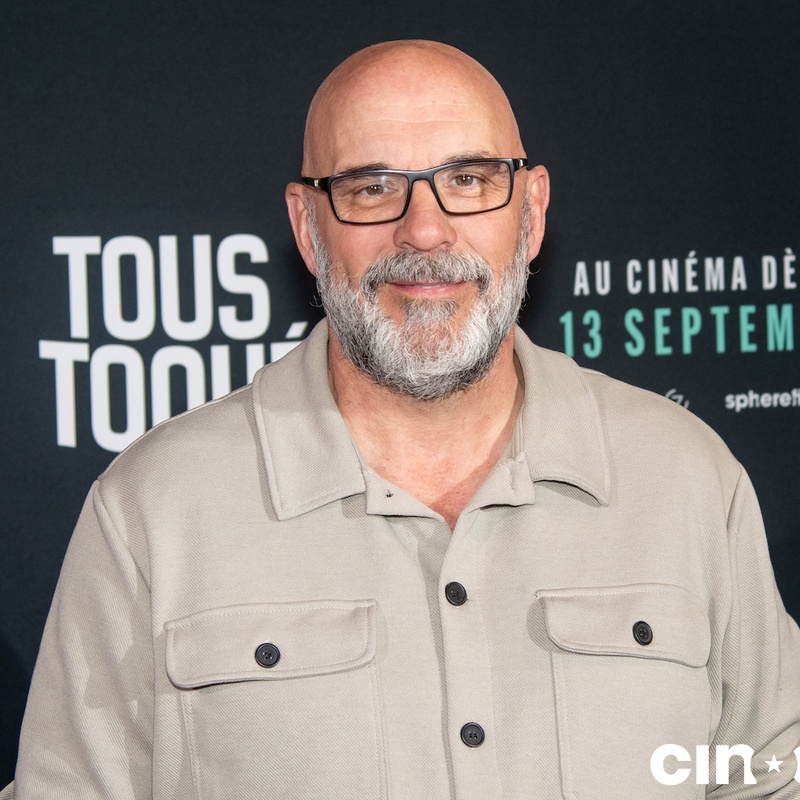 PHOTOS : L'équipe du film Tous Toqués! défile sur le tapis rouge ...